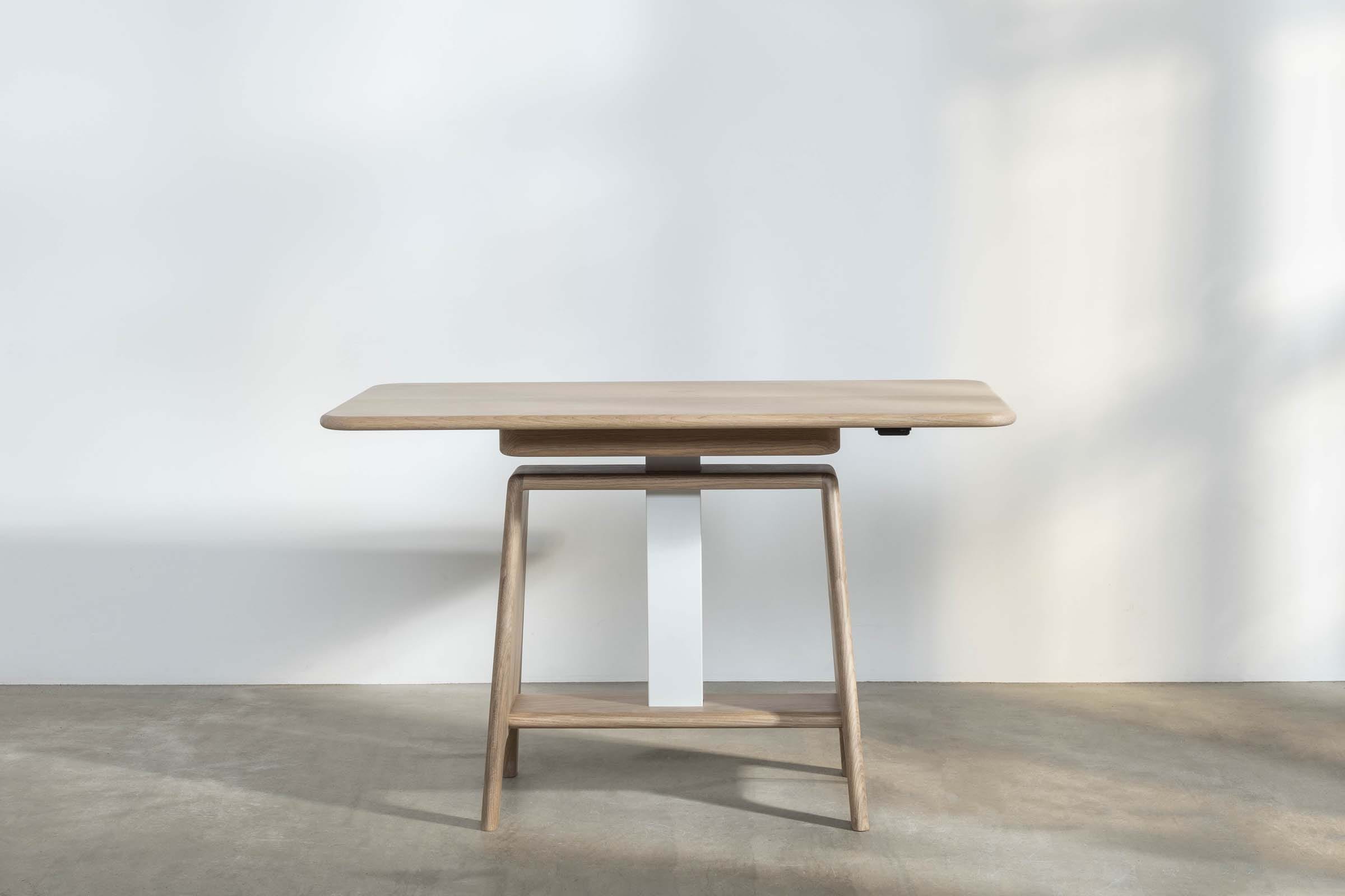 Noa Sit-Stand Desk - Benchmark