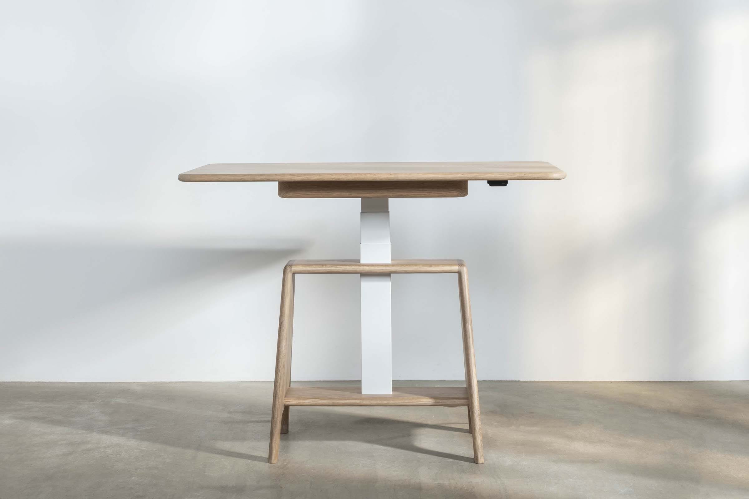 Noa Sit-Stand Desk - Benchmark