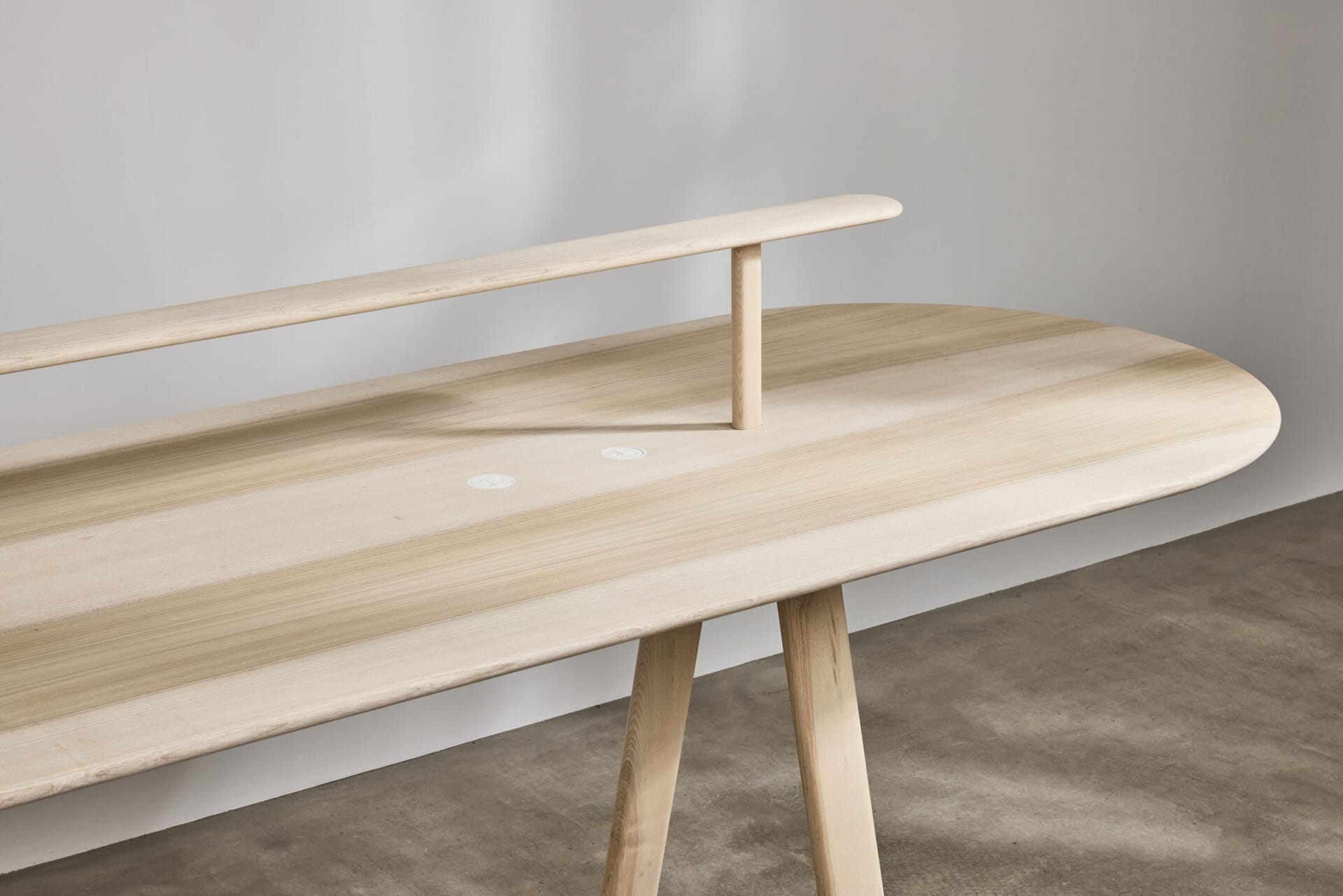 AYA High Table - Benchmark