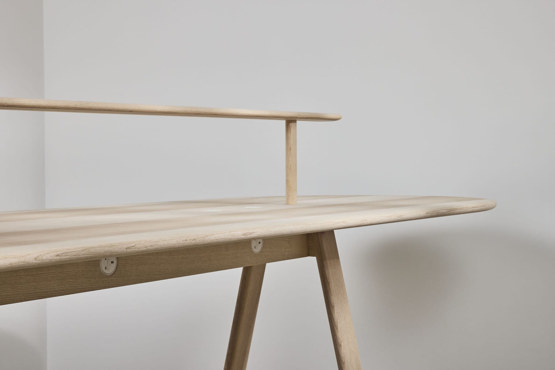 AYA High Table - Benchmark