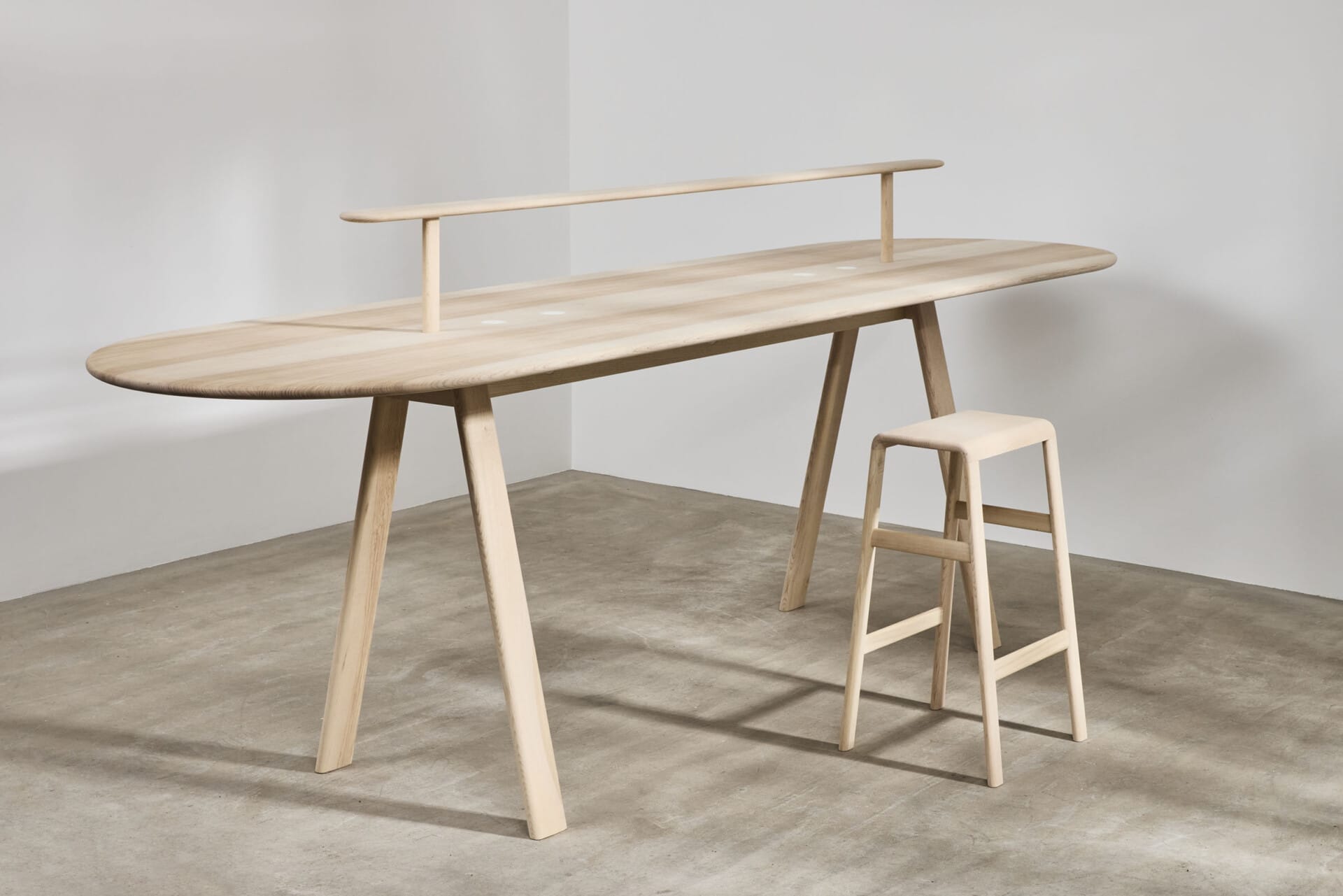 AYA High Table - Benchmark