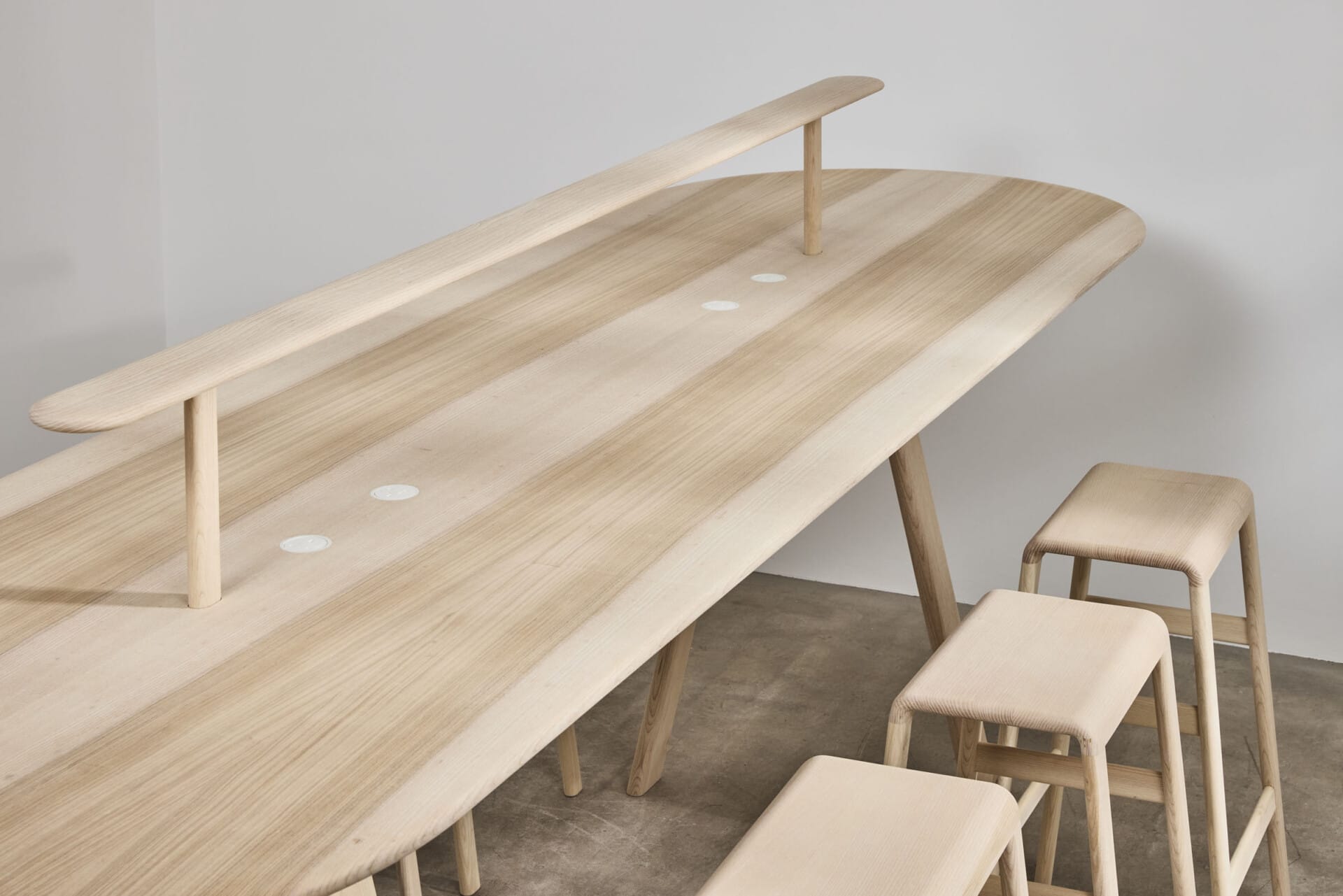 AYA High Table - Benchmark